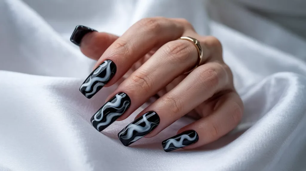 15 Tendances Ongles 2025: Couleurs, Formes et Nail Art Inspirants